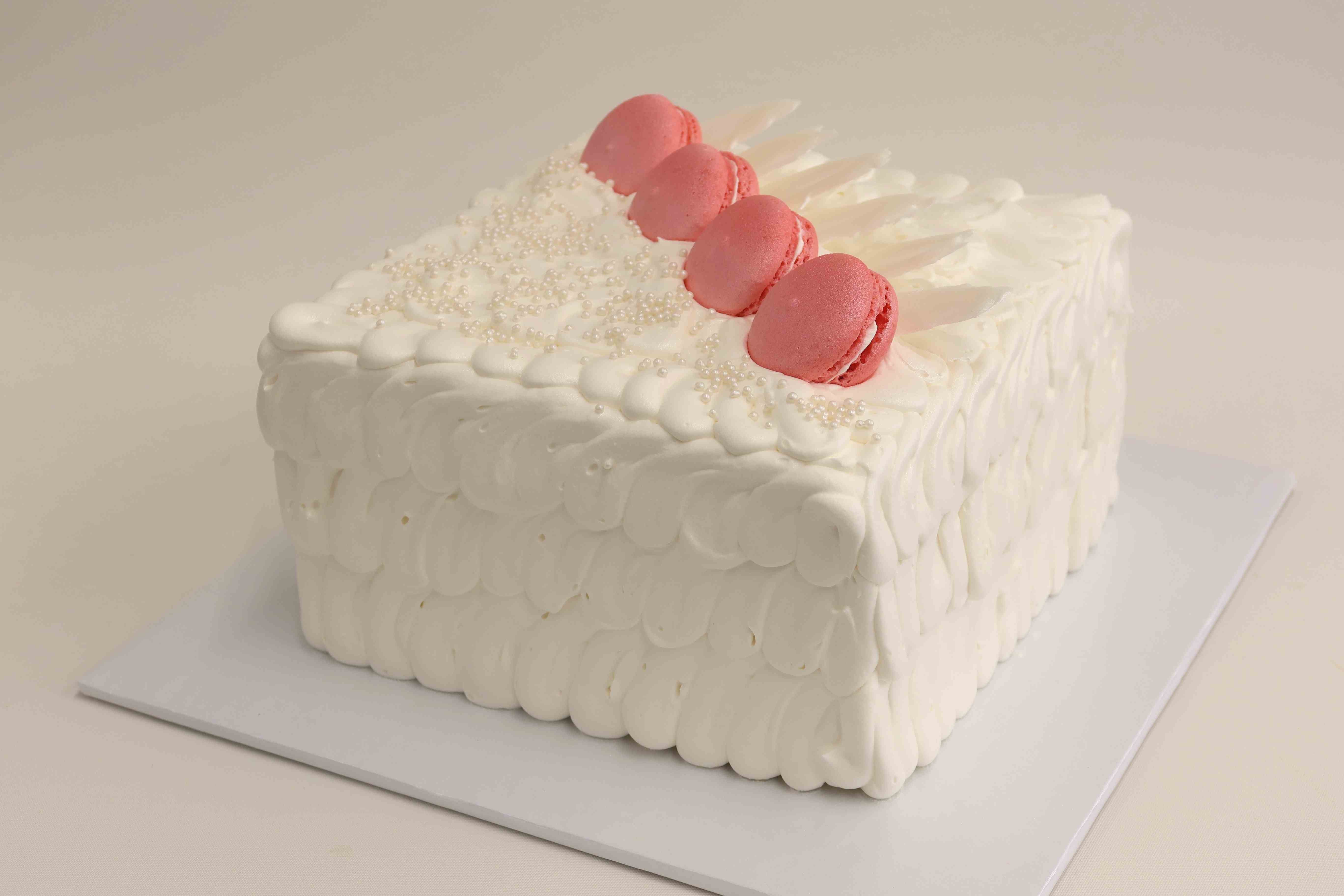 Strby Square Cake – Falkowitz Cakes & Desserts