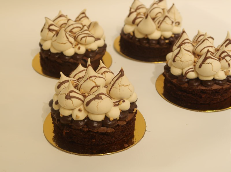 Peanut Round Dessert – Falkowitz Cakes & Desserts